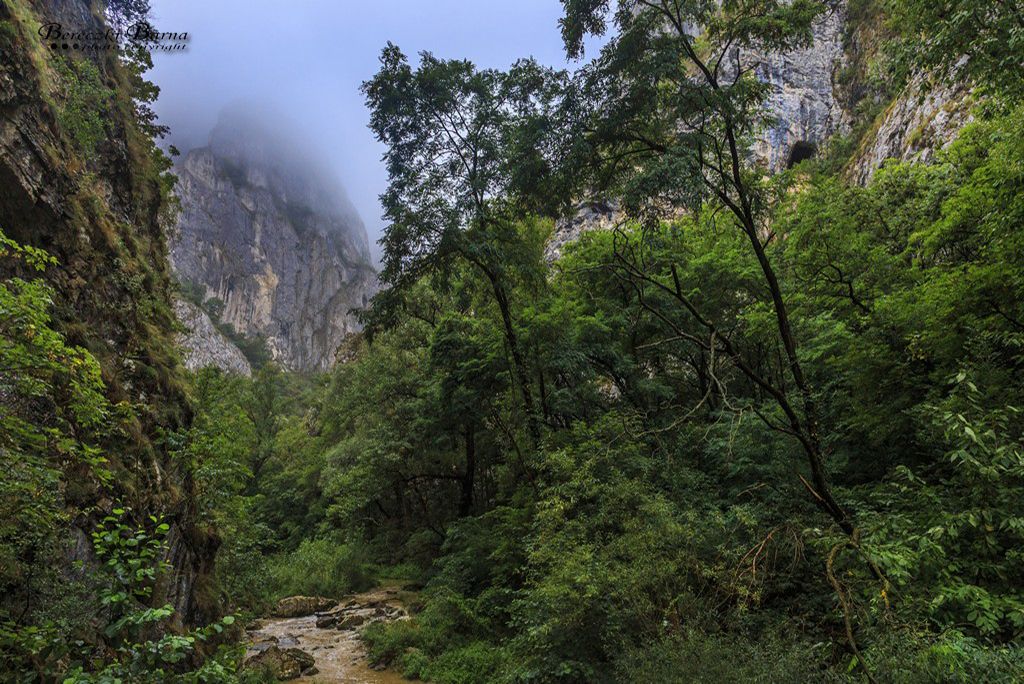 Piatra Secuiului ("Rock of the Szeklers") - Wonders of Transylvania